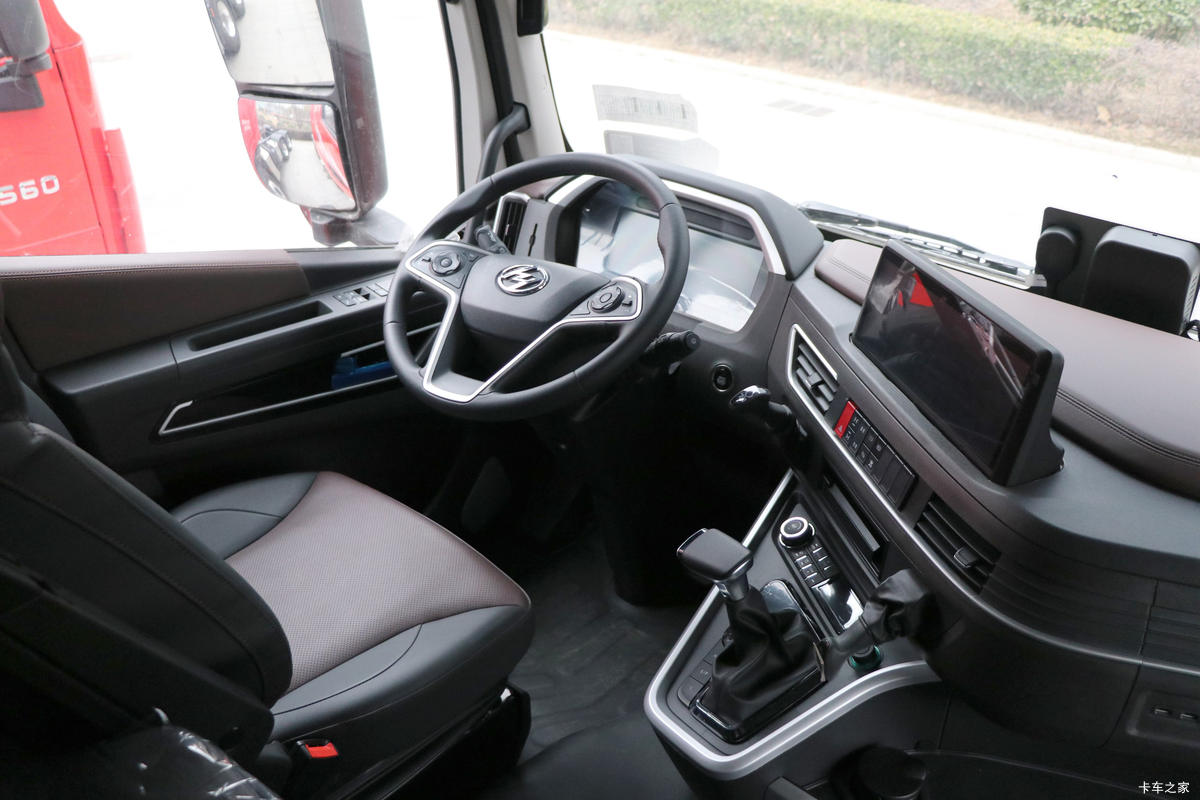 【图】上汽红岩 杰狮H6重卡 欧标高配版 560马力 6X4 AMT自动档牵引车(国六)(CQ4257SK13334)_实拍图片_1580745_卡车之家