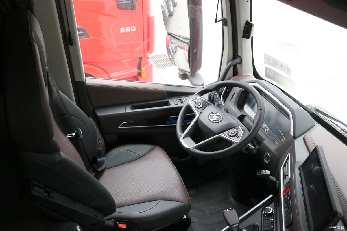 【图】上汽红岩 杰狮H6重卡 欧标高配版 560马力 6X4 AMT自动档牵引车(国六)(CQ4257SK13334)_实拍图片_1580754_卡车之家