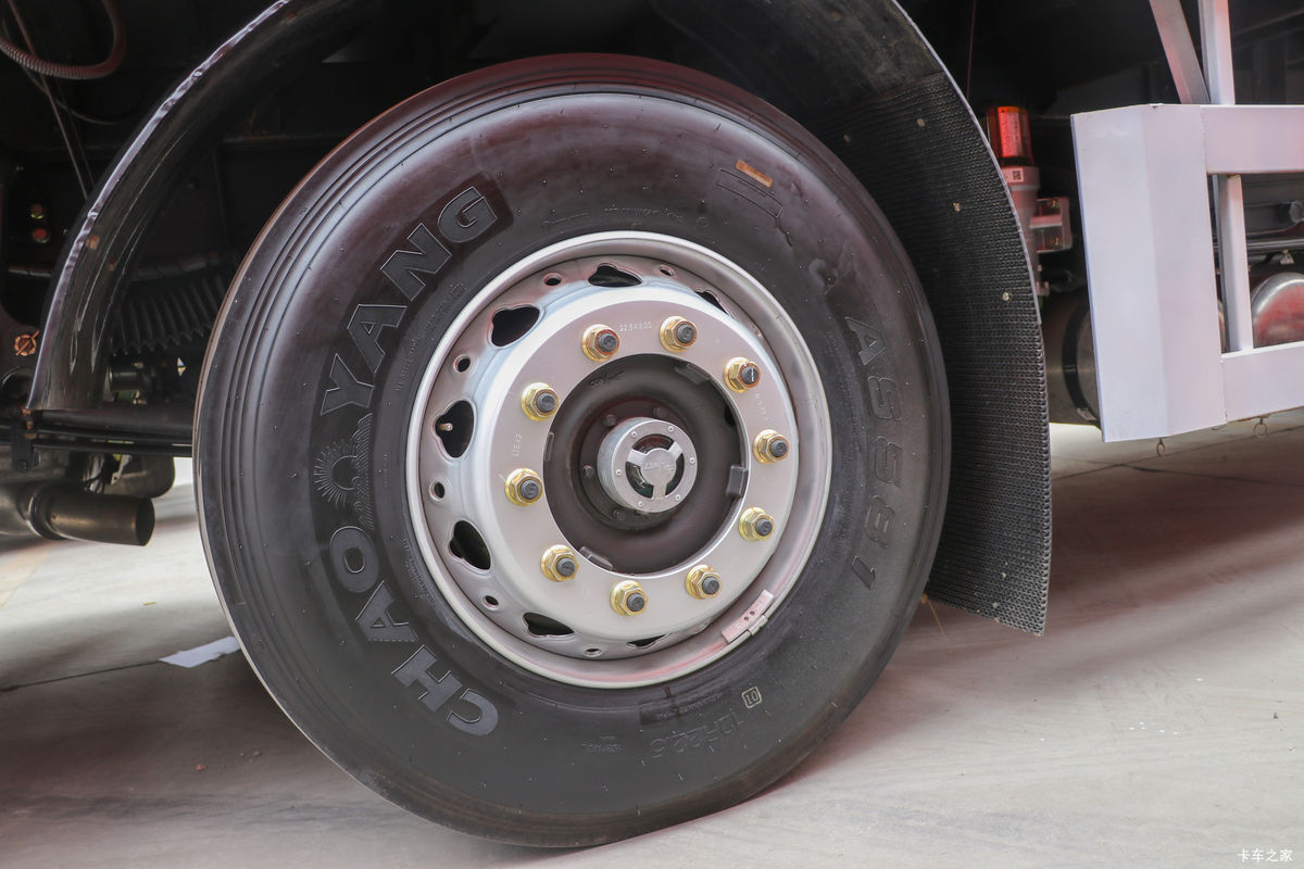 【图】一汽解放 J6V 领航版 560马力 8X4 9.4米AMT自动档仓栅式载货车(CA5310CCYP66K24L7T4E6)_实拍图片_1594802_卡车之家