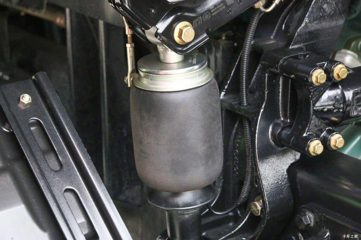 【图】青岛解放 JH6重卡 质惠版 500马力 6X4 AMT自动档牵引车_实拍图片_1596024_卡车之家