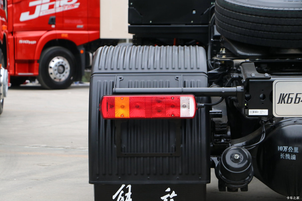 【图】青岛解放 JK6重卡 6X4 充换一体牵引车(国六)(CA4250P28T1BEVA80)282kWh_实拍图片_1596292_卡车之家