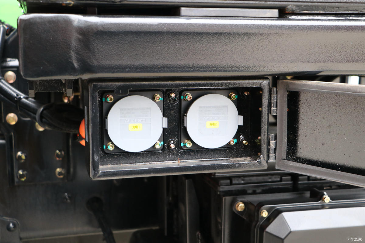 【图】青岛解放 JK6重卡 6X4 充换一体牵引车(国六)(CA4250P28T1BEVA80)282kWh_实拍图片_1596292_卡车之家