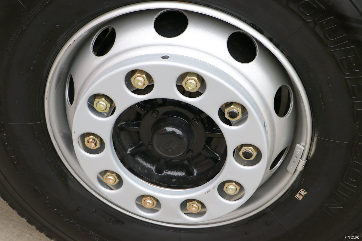 【图】青岛解放 JK6重卡 6X4 充换一体牵引车(国六)(CA4250P28T1BEVA80)282kWh_实拍图片_1596292_卡车之家