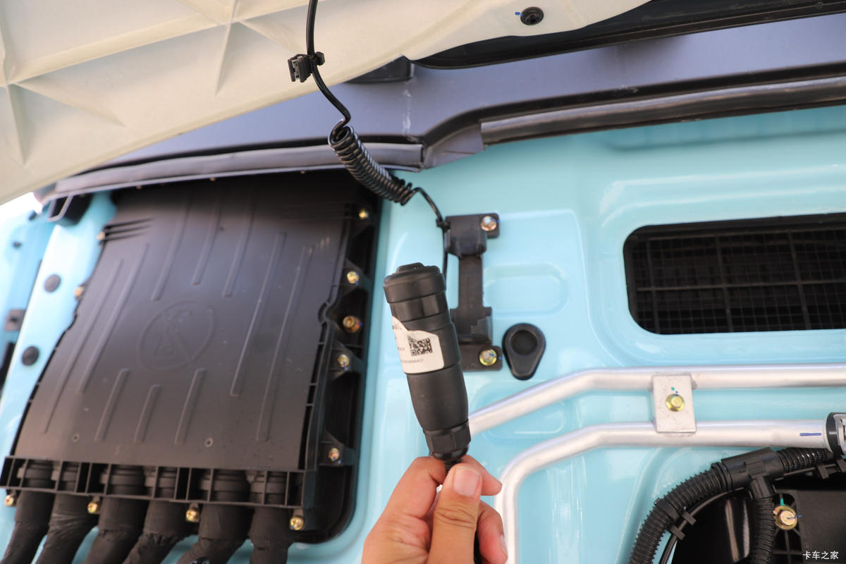 【图】陕汽重卡 德龙X6000 610马力 6X4 AMT自动挡牵引车(国六)(SX4259GE4Q3)_实拍图片_1607210_卡车之家