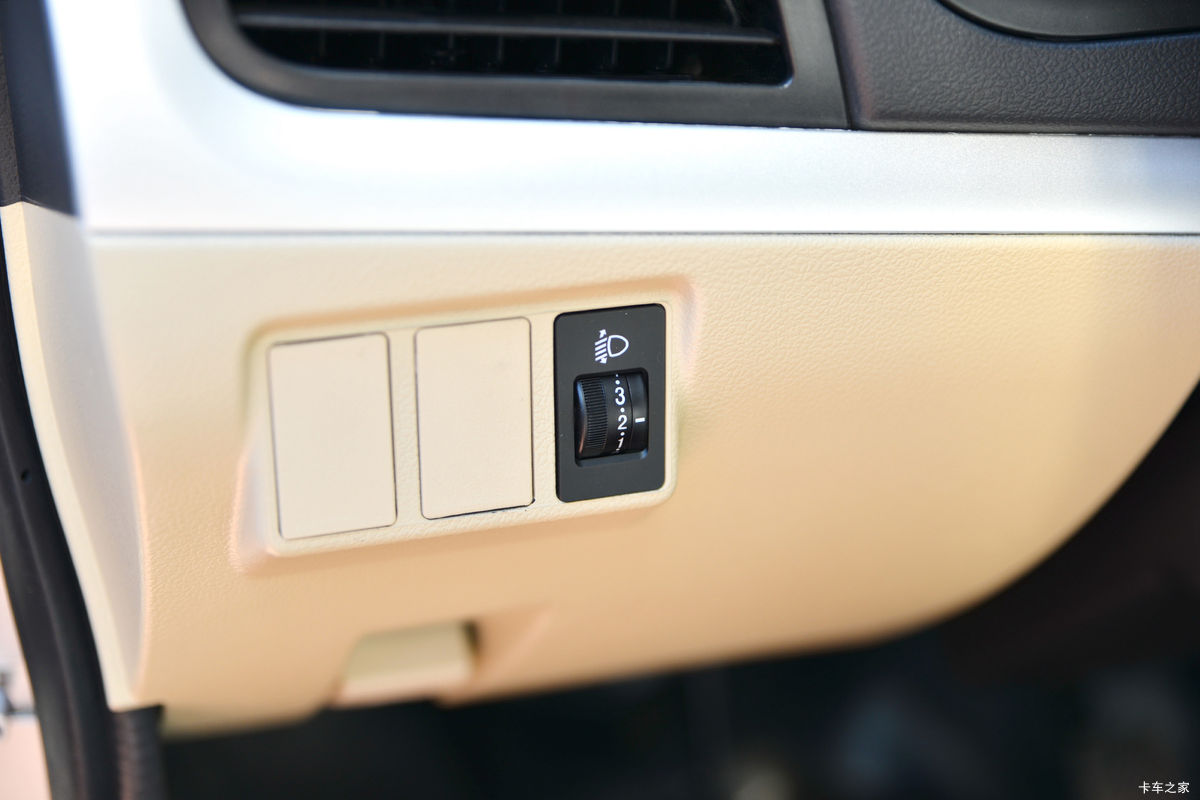 【图】长安跨越王X5 1.6L 122马力 汽油 3.585米单排厢式小卡(国六)(CKS5034XXYFRD6B1)_实拍图片_1619805_卡车之家