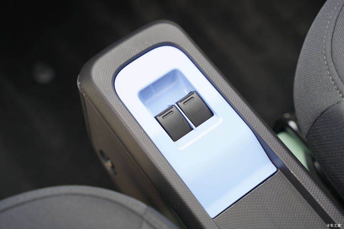 【图】雷驰 仁T10 1.6T 1.76米单排电动厢式微卡15.12kWh_实拍图片_1623768_卡车之家