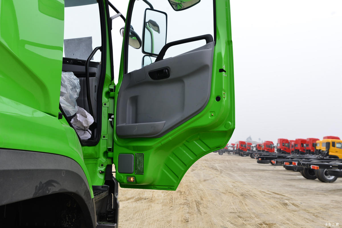 【图】东风商用车 天龙KC重卡 雷霆版 350马力 8X4 6米自卸车(国六)_实拍图片_1634002_卡车之家