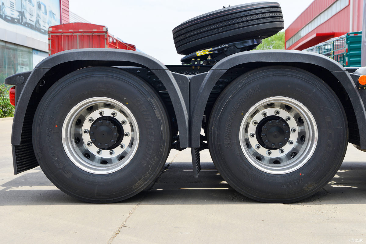 【图】一汽解放 J7重卡 620马力 6X4 AMT自动挡牵引车(带液缓)(CA4250P77K25T1E6)_实拍图片_1664521_卡车之家