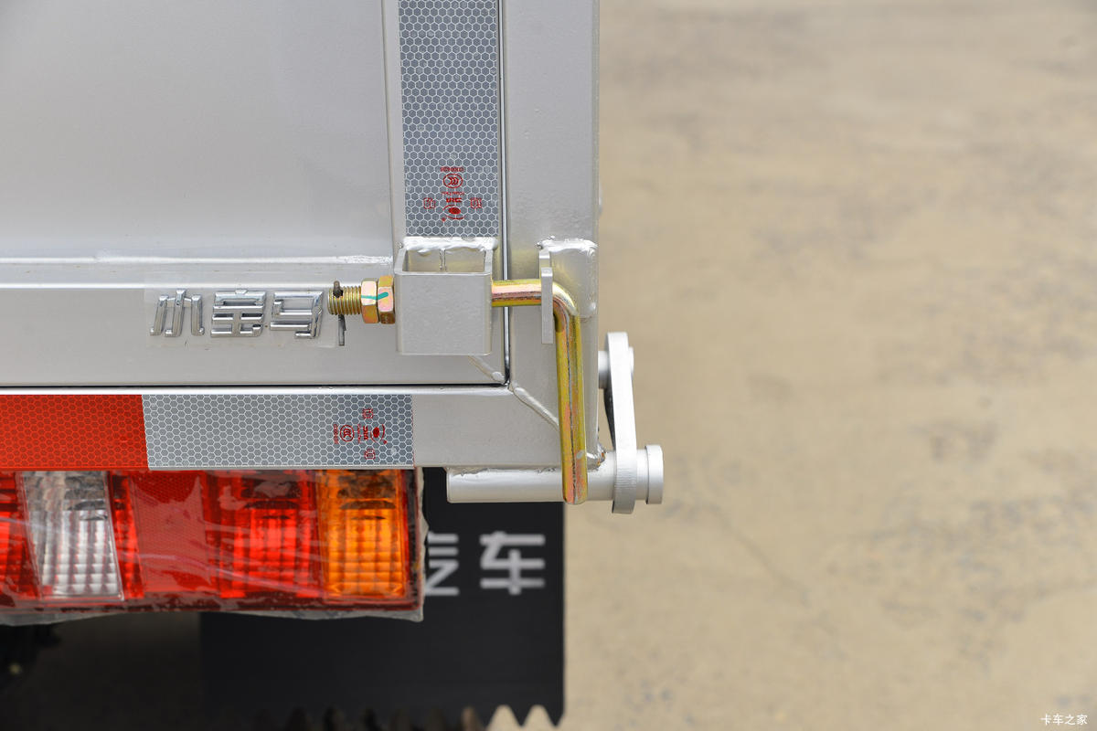 【图】欧铃汽车 小宝马 95马力 4X2 2.95米单排自卸车(国六)(ZB3043BDC3L)_实拍图片_1673990_卡车之家