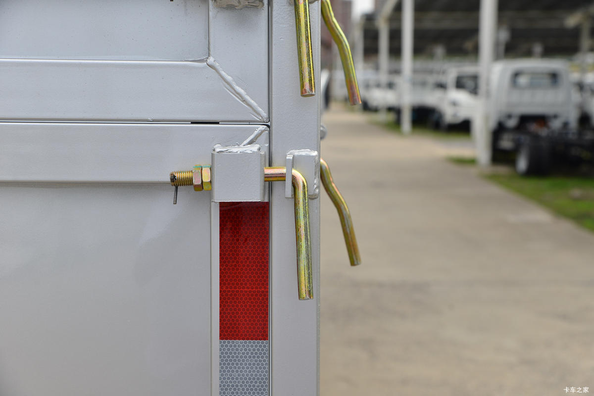 【图】欧铃汽车 小宝马 95马力 4X2 2.95米单排自卸车(国六)(ZB3043BDC3L)_实拍图片_1673990_卡车之家