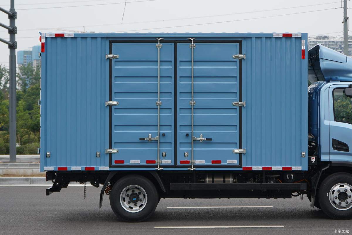 【图】宇通轻卡 T3 4.5T 4.2米单排纯电动厢式轻卡88.87kWh_实拍图片_1677527_卡车之家