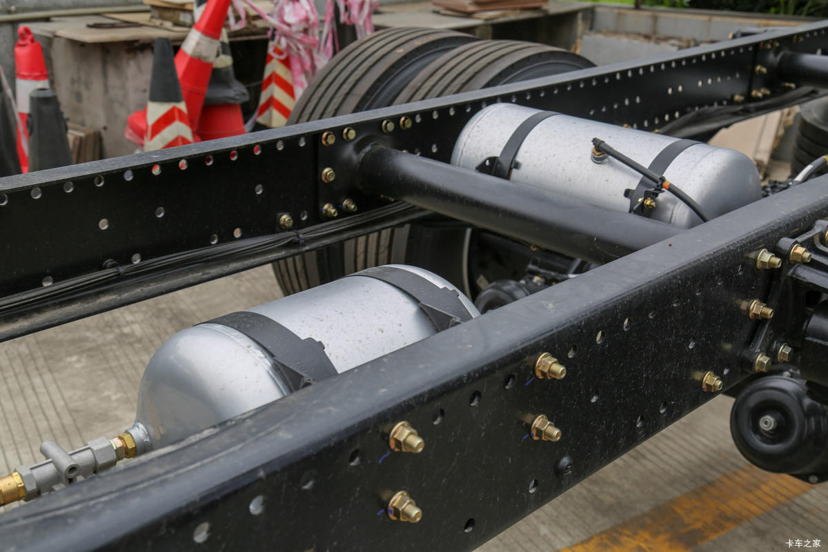 【图】陕汽重卡 德龙M6000 菁英版 300马力 4X2 6.85米AMT自动档仓栅式载货车(法士特)(国六)(SX5189CCYVB481 ...