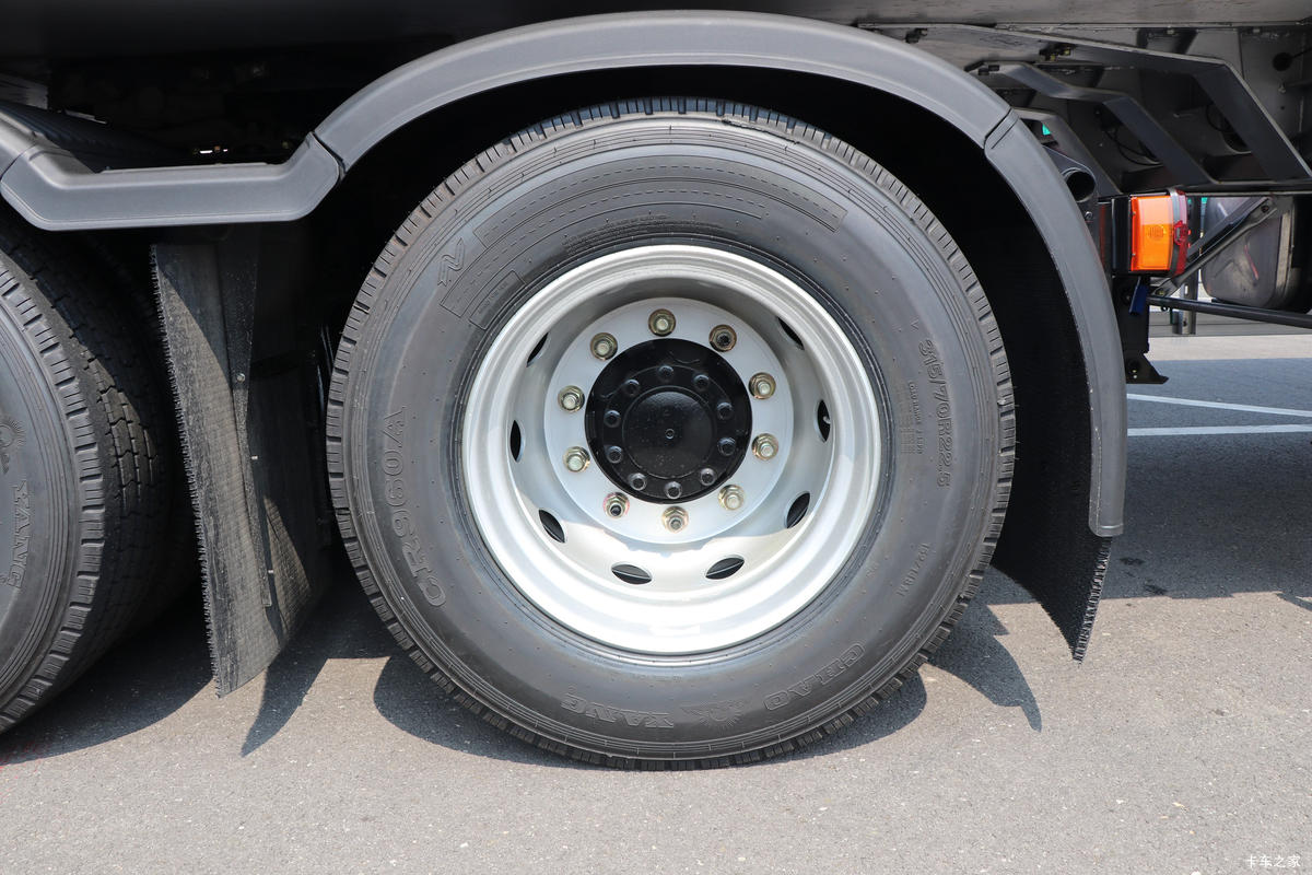 【图】青岛解放 JH6重卡 680马力 6X4 AMT自动档牵引车(CA4258P25K15T1E6A80)_实拍图片_1688083_卡车之家