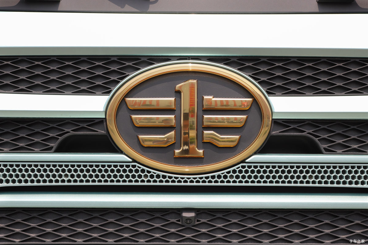 【图】青岛解放 鹰途 商务舱 580马力 4X2 AMT自动档牵引车(带液缓)(CA4189P35K2E6A80)_实拍图片_1688451_卡车之家