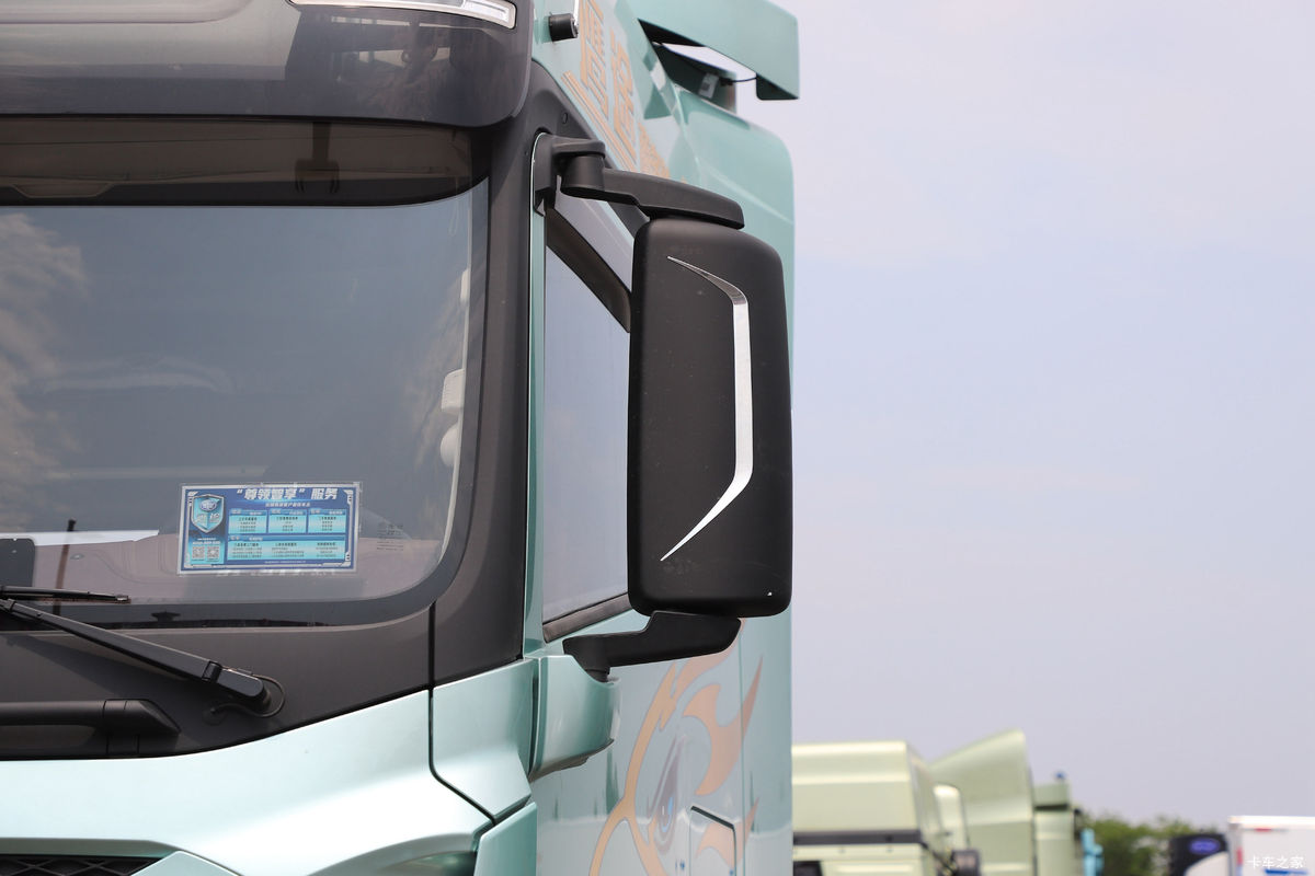 【图】青岛解放 鹰途 商务舱 580马力 4X2 AMT自动档牵引车(带液缓)(CA4189P35K2E6A80)_实拍图片_1688451_卡车之家