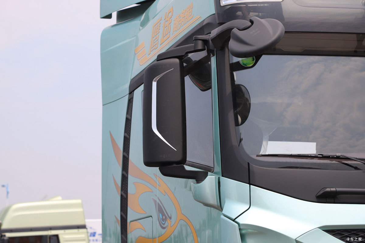 【图】青岛解放 鹰途 商务舱 580马力 4X2 AMT自动档牵引车(带液缓)(CA4189P35K2E6A80)_实拍图片_1688451_卡车之家