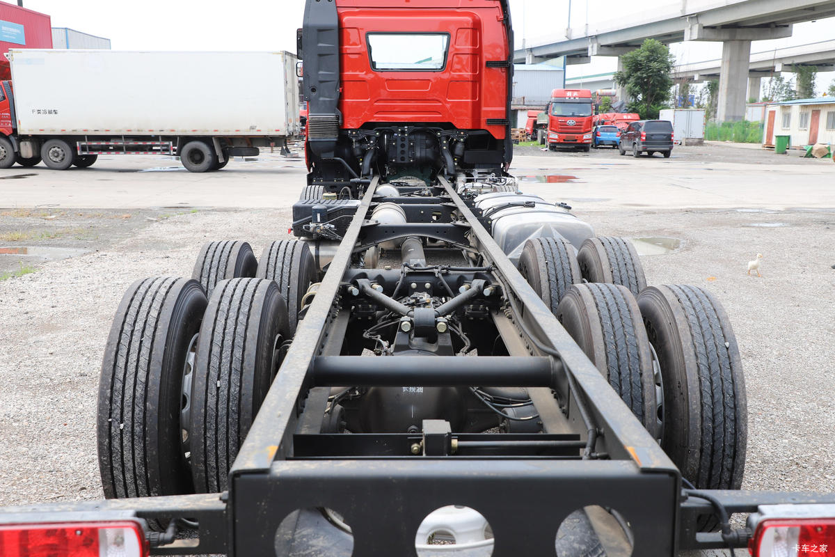 【图】一汽解放 J6V 绿通版 520马力 8X4 9.5米AMT自动档栏板载货车(液缓)(CA1310P66K24L7T4E6)_实拍图片_1707316_卡车之家