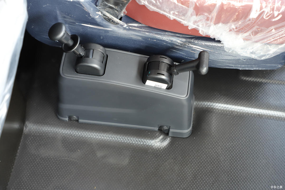 【图】三一重卡 江山高顶 6X4 纯电动牵引车_实拍图片_1718705_卡车之家