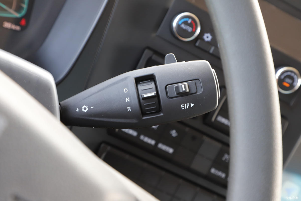 【图】三一重卡 江山高顶 6X4 纯电动牵引车_实拍图片_1718705_卡车之家