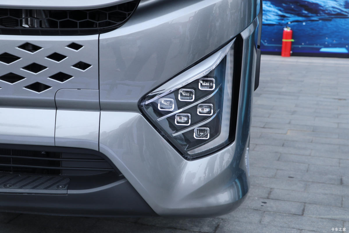 【图】福田 欧曼银河 680马力 6X4 AMT自动档牵引车_实拍图片_1725235_卡车之家