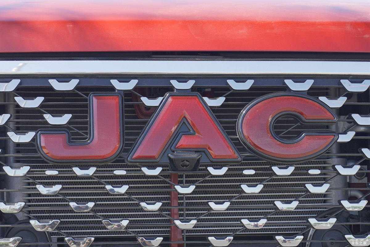 【图】江淮T8PRO 2023款 锐行版 2.0T柴油 170马力 自动四驱 标双排皮卡_实拍图片_1737675_卡车之家