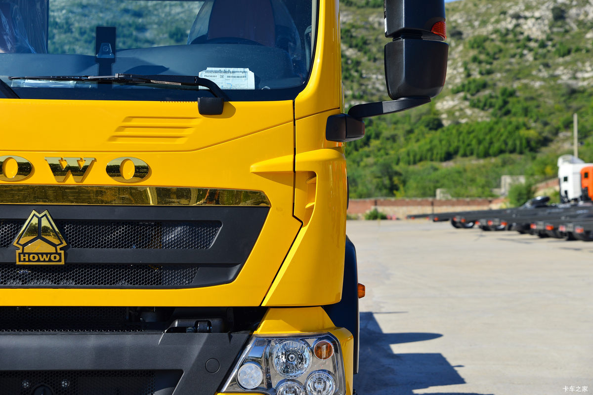 【图】中国重汽 HOWO TX 330马力 6X2 7.8米栏板载货车(国六)(ZZ1257N43CJF1)_实拍图片_1738985_卡车之家