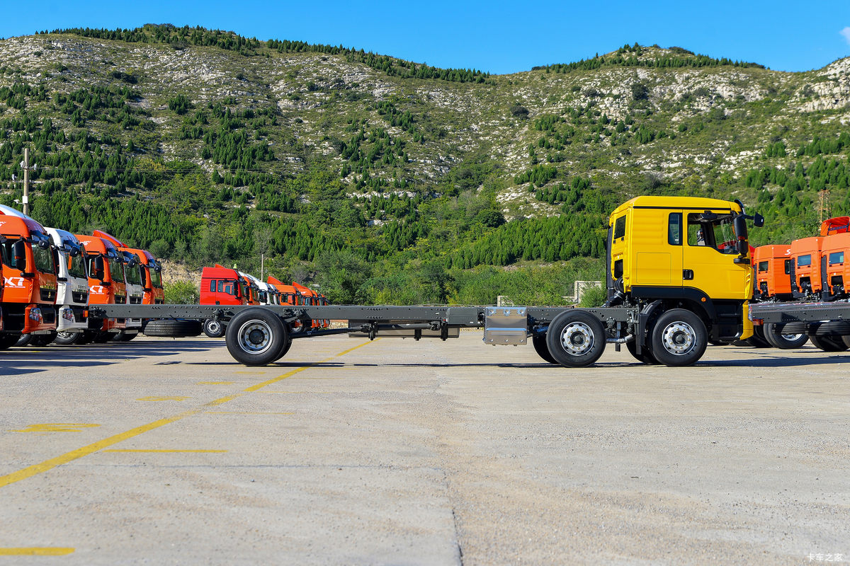【图】中国重汽 HOWO TX 330马力 6X2 7.8米栏板载货车(国六)(ZZ1257N43CJF1)_实拍图片_1738985_卡车之家