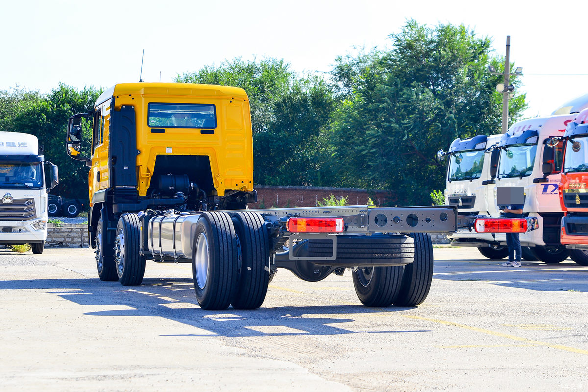 【图】中国重汽 HOWO TX 330马力 6X2 7.8米栏板载货车(国六)(ZZ1257N43CJF1)_实拍图片_1738985_卡车之家