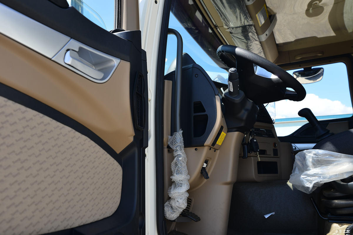 【图】中国重汽 HOWO TX 350马力 6X4 运油车(绿叶牌)(JYJ5267GYYF2)_实拍图片_1740795_卡车之家