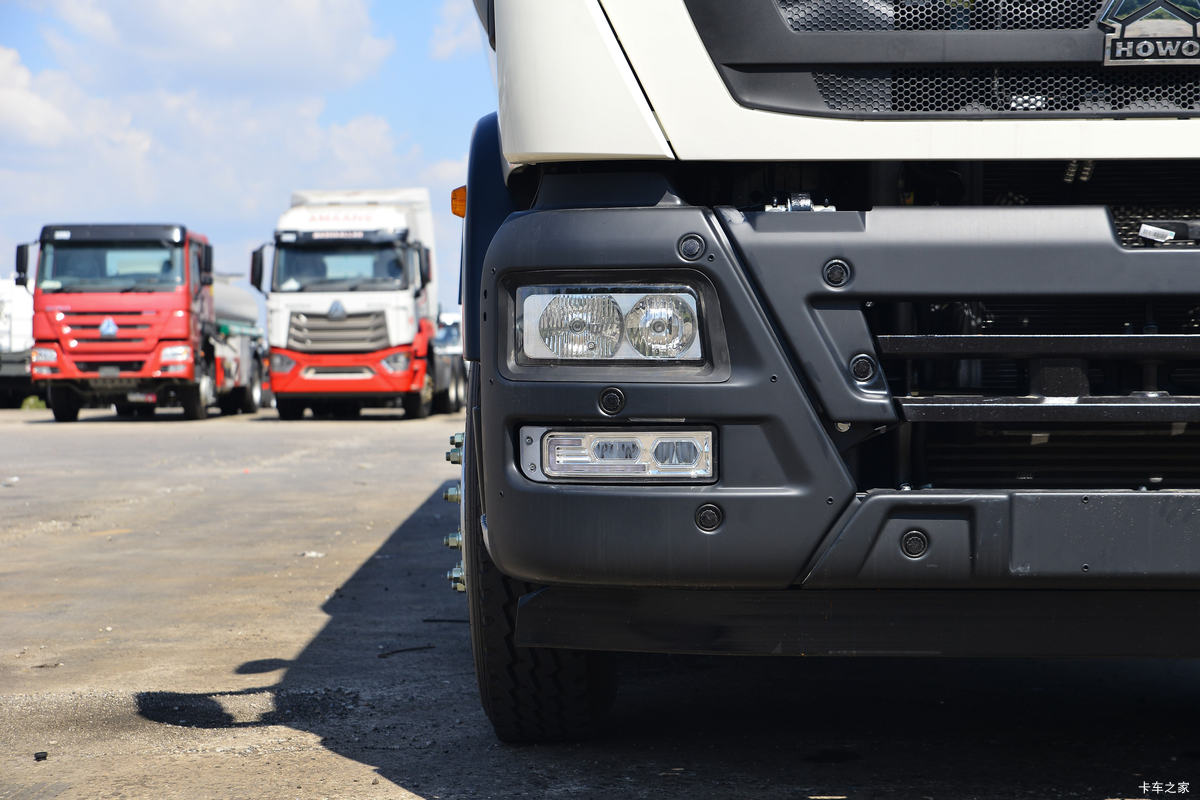 【图】中国重汽 HOWO TX 350马力 8X4 供液车_实拍图片_1740955_卡车之家