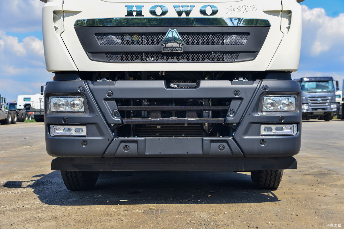 【图】中国重汽 HOWO TX 350马力 8X4 供液车_实拍图片_1740955_卡车之家