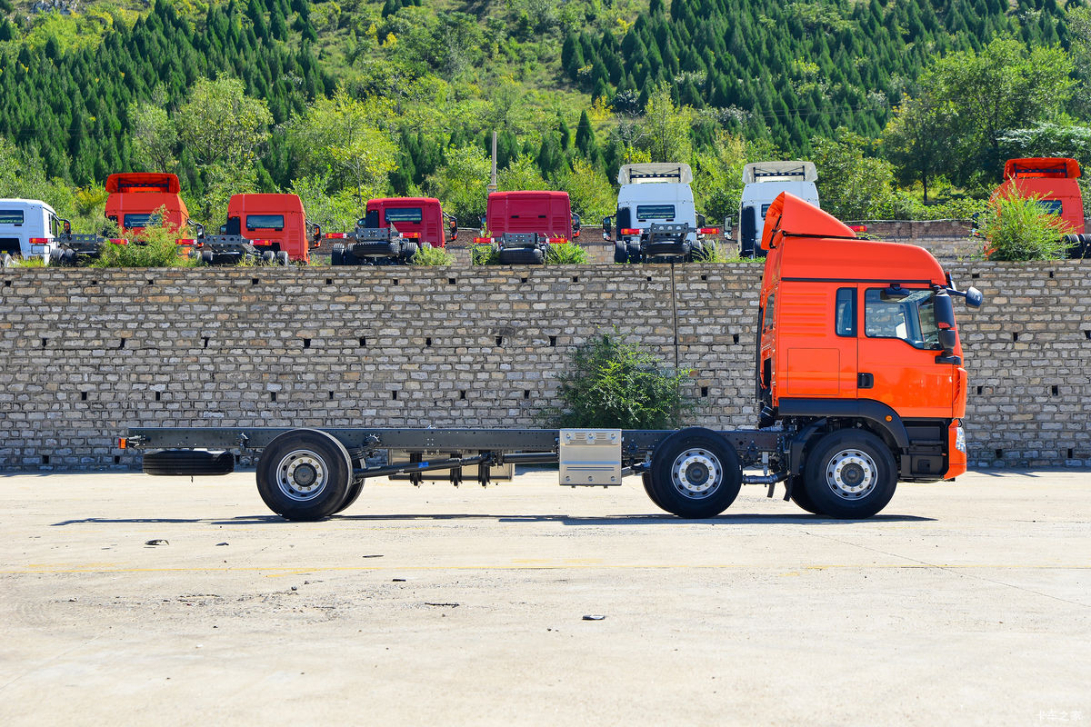 【图】中国重汽 HOWO TX 350马力 6X2 7.8米厢式载货车_实拍图片_1741785_卡车之家