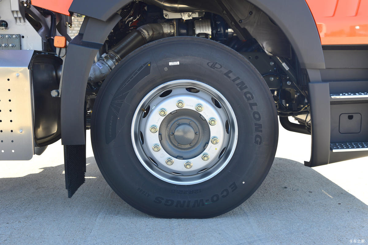 【图】中国重汽 HOWO TX7重卡 480马力 6X4 LNG牵引车_实拍图片_1742286_卡车之家