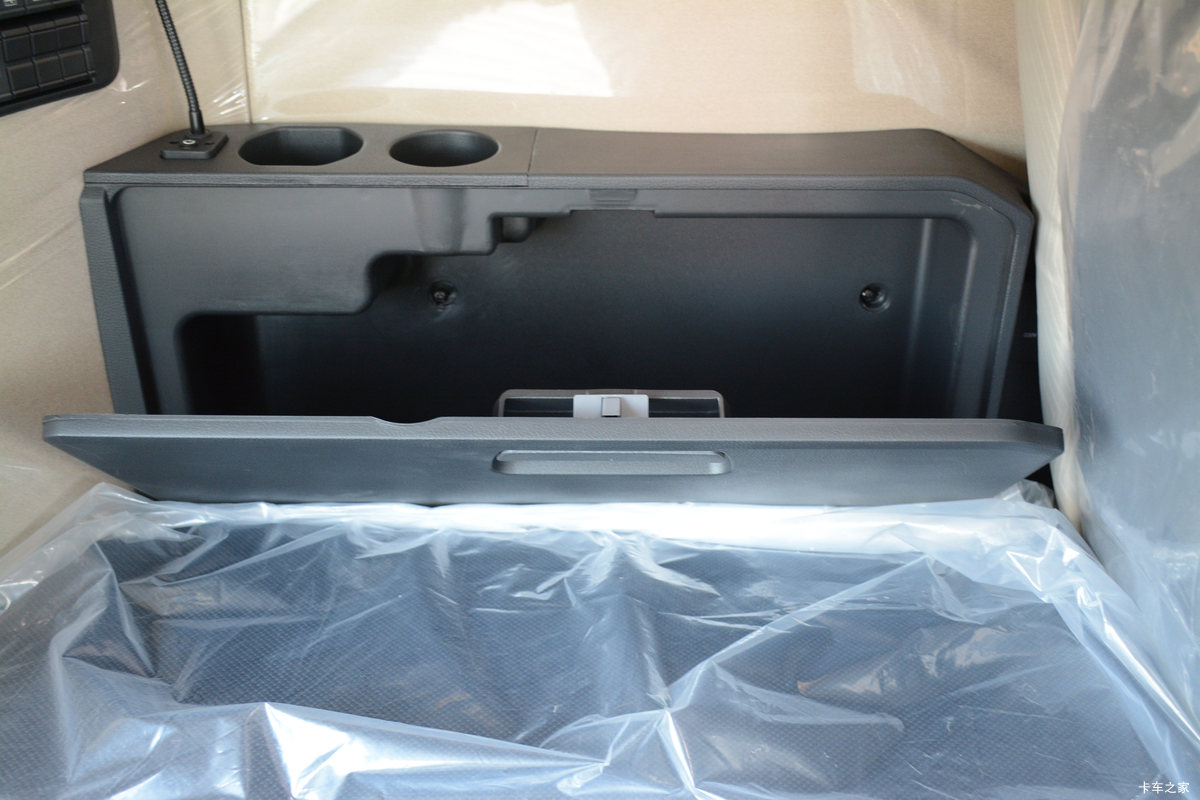 【图】中国重汽 HOWO TH7重卡 570马力 6X4 AMT自动挡牵引车(国六)_实拍图片_1748667_卡车之家