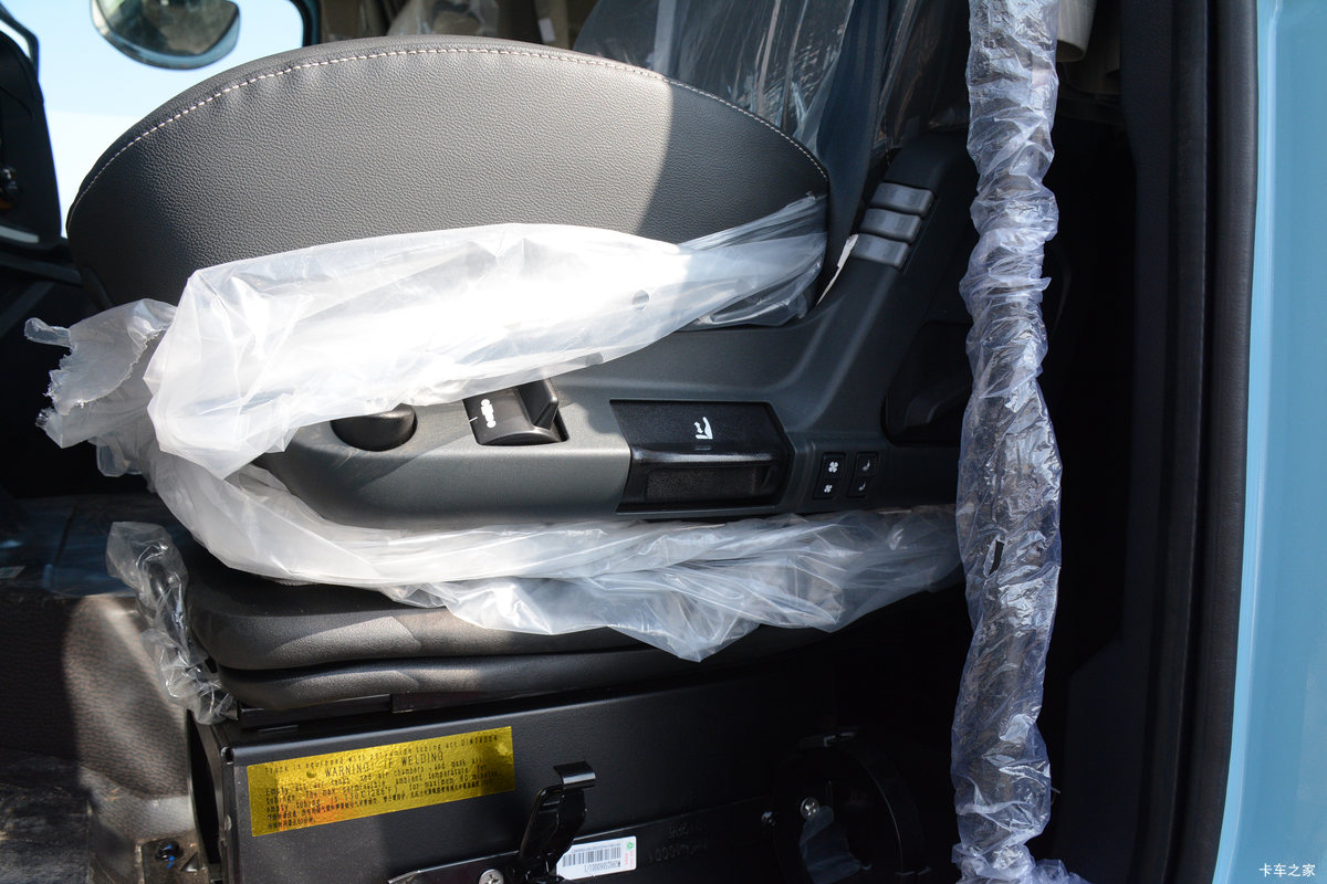 【图】中国重汽 HOWO TH7重卡 570马力 6X4 AMT自动挡牵引车(国六)_实拍图片_1748702_卡车之家