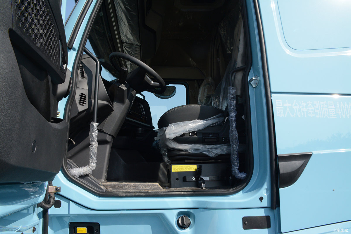 【图】中国重汽 HOWO TH7重卡 570马力 6X4 AMT自动挡牵引车(国六)_实拍图片_1748702_卡车之家