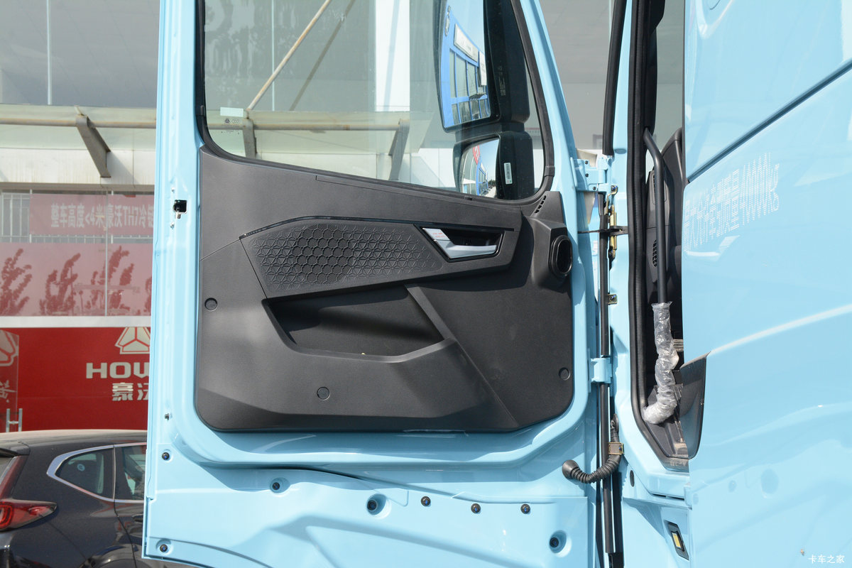 【图】中国重汽 HOWO TH7重卡 570马力 6X4 AMT自动挡牵引车(国六)_实拍图片_1748722_卡车之家