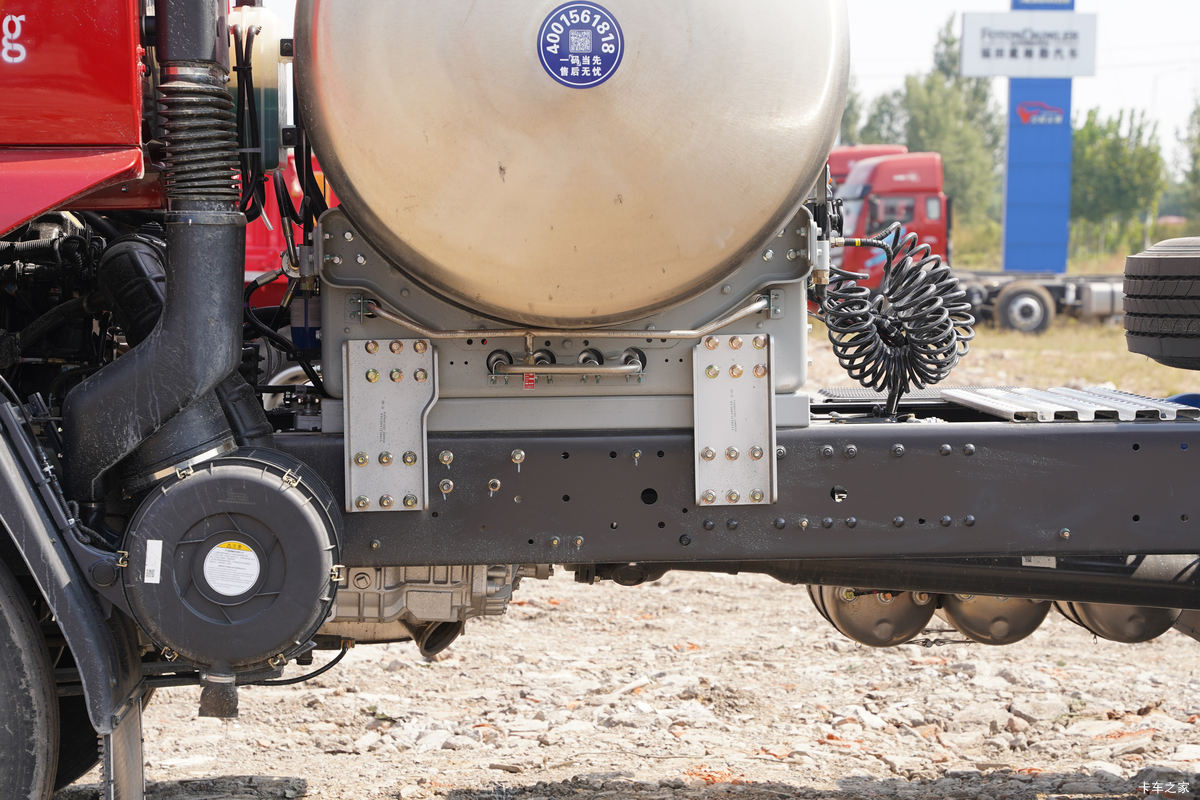 【图】东风柳汽 乘龙H5 500马力 6X4 LNG牵引车_实拍图片_1764734_卡车之家