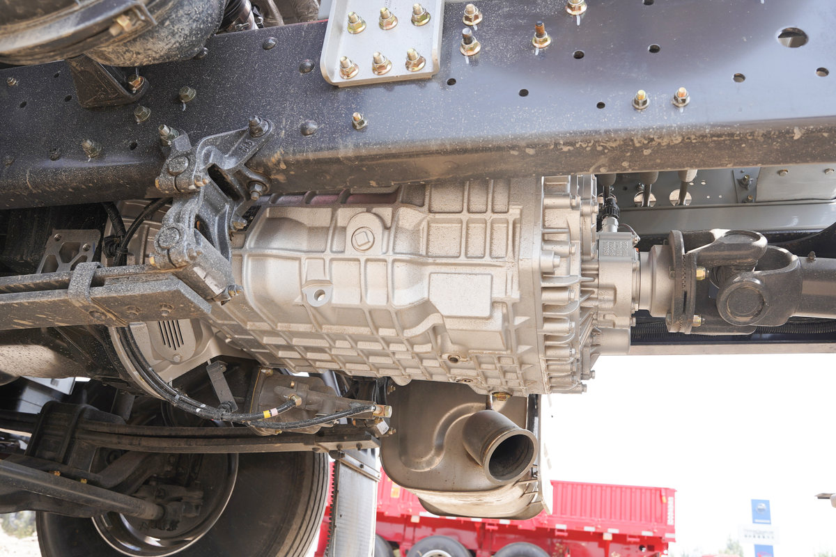 【图】东风柳汽 乘龙H5 500马力 6X4 LNG牵引车_实拍图片_1764744_卡车之家