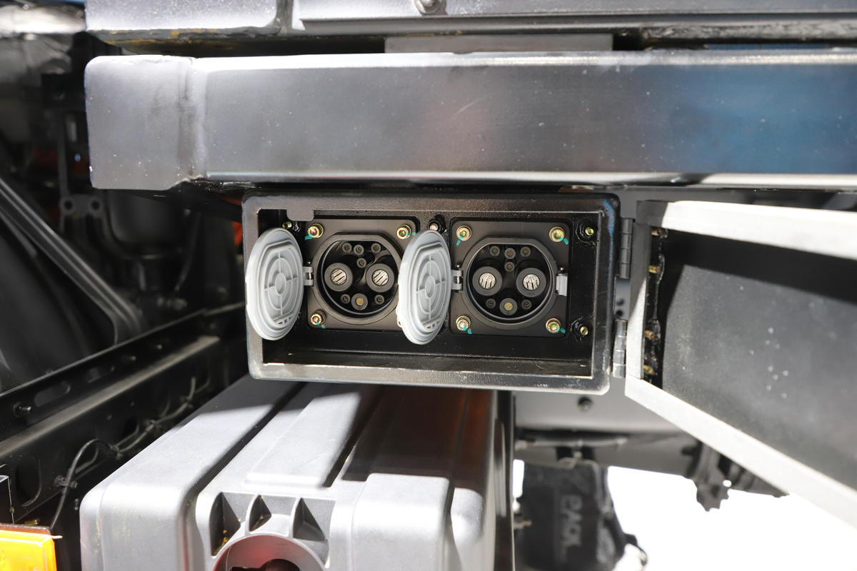 【图】一汽解放 J6P重卡 6X4 换电式纯电动牵引车(CA4250P66T1BEV)281.91kWh_实拍图片_1772205_卡车之家