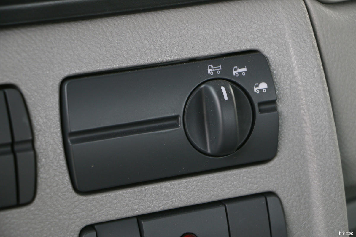 【图】福田 欧曼GTL 质享版 500马力 6X4 LNG自动档牵引车(BJ4259L6DLL-05)_实拍图片_1778453_卡车之家