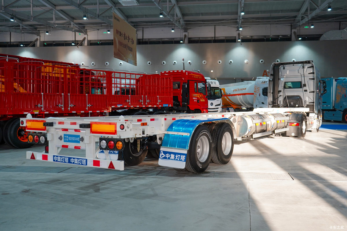 【图】陕汽重卡 德龙X6000 530马力 4X2 主挂一体化LNG自动档牵引车_实拍图片_1782388_卡车之家