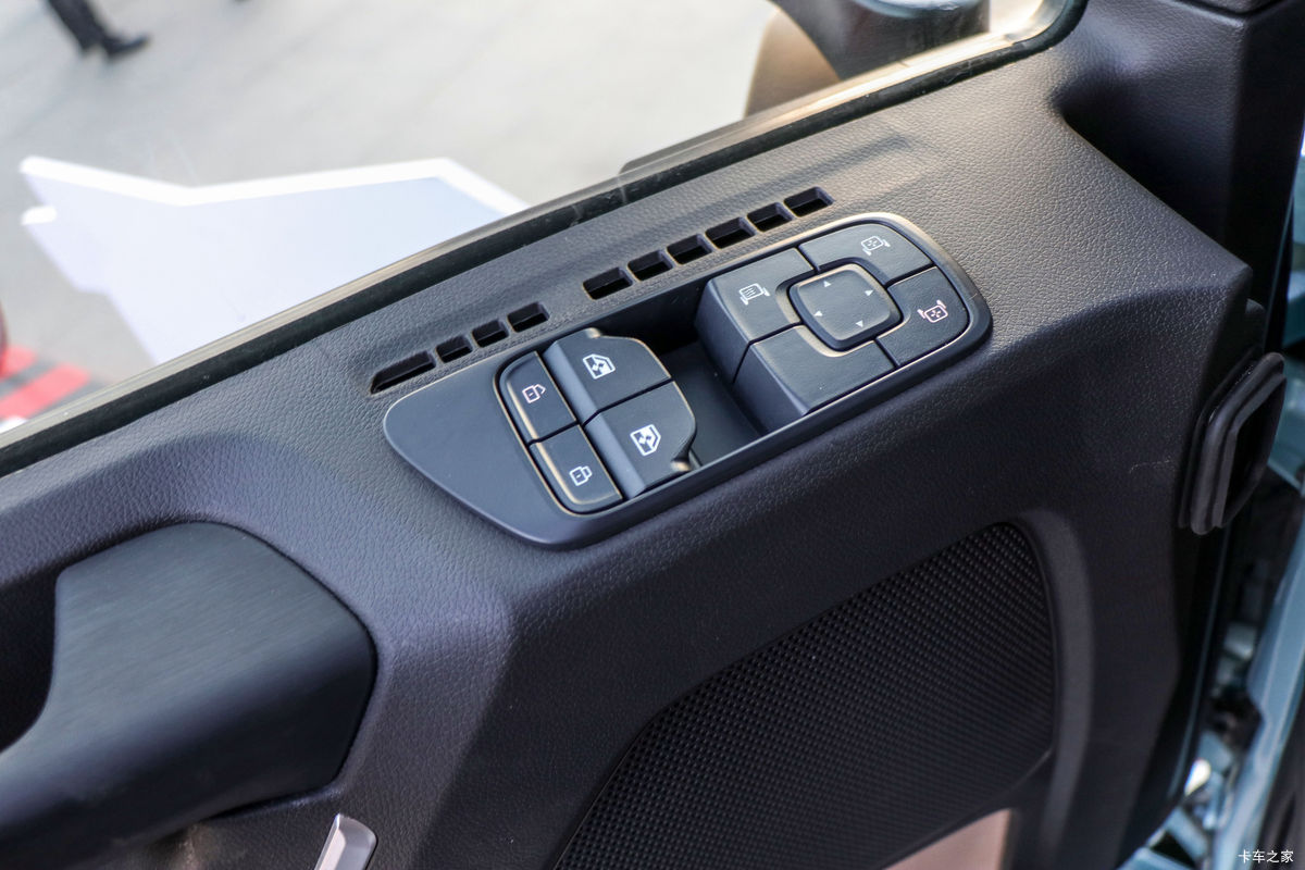 【图】陕汽重卡 德龙X6000 旗舰版 840马力 6X4 自动档牵引车(液缓)_实拍图片_1782459_卡车之家