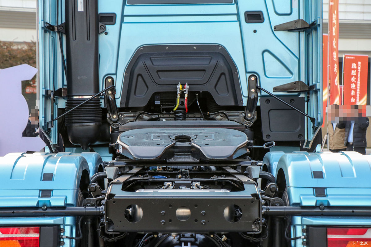 【图】陕汽重卡 德龙X6000 旗舰版 840马力 6X4 自动档牵引车(液缓)_实拍图片_1782489_卡车之家