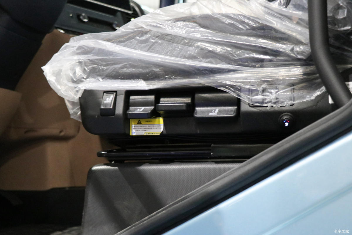 【图】陕汽重卡 德龙X5000 旗舰版 530马力 6X4 LNG自动档牵引车(液缓)_实拍图片_1782880_卡车之家