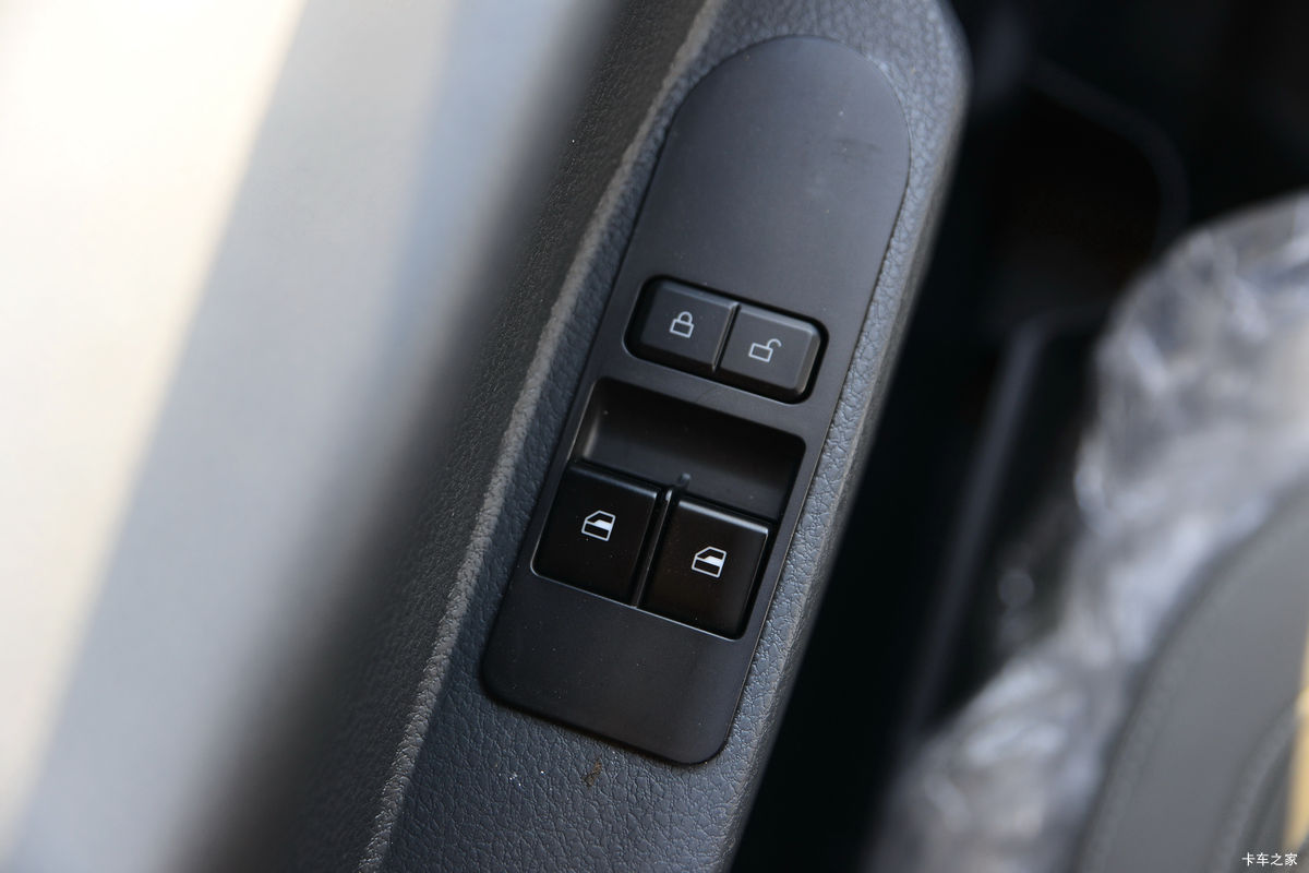 【图】中国重汽HOWO 悍将 170马力 4.15米单排仓栅式轻卡(万里扬8档)(ZZ5097CCYG3315F191)_实拍图片 ...