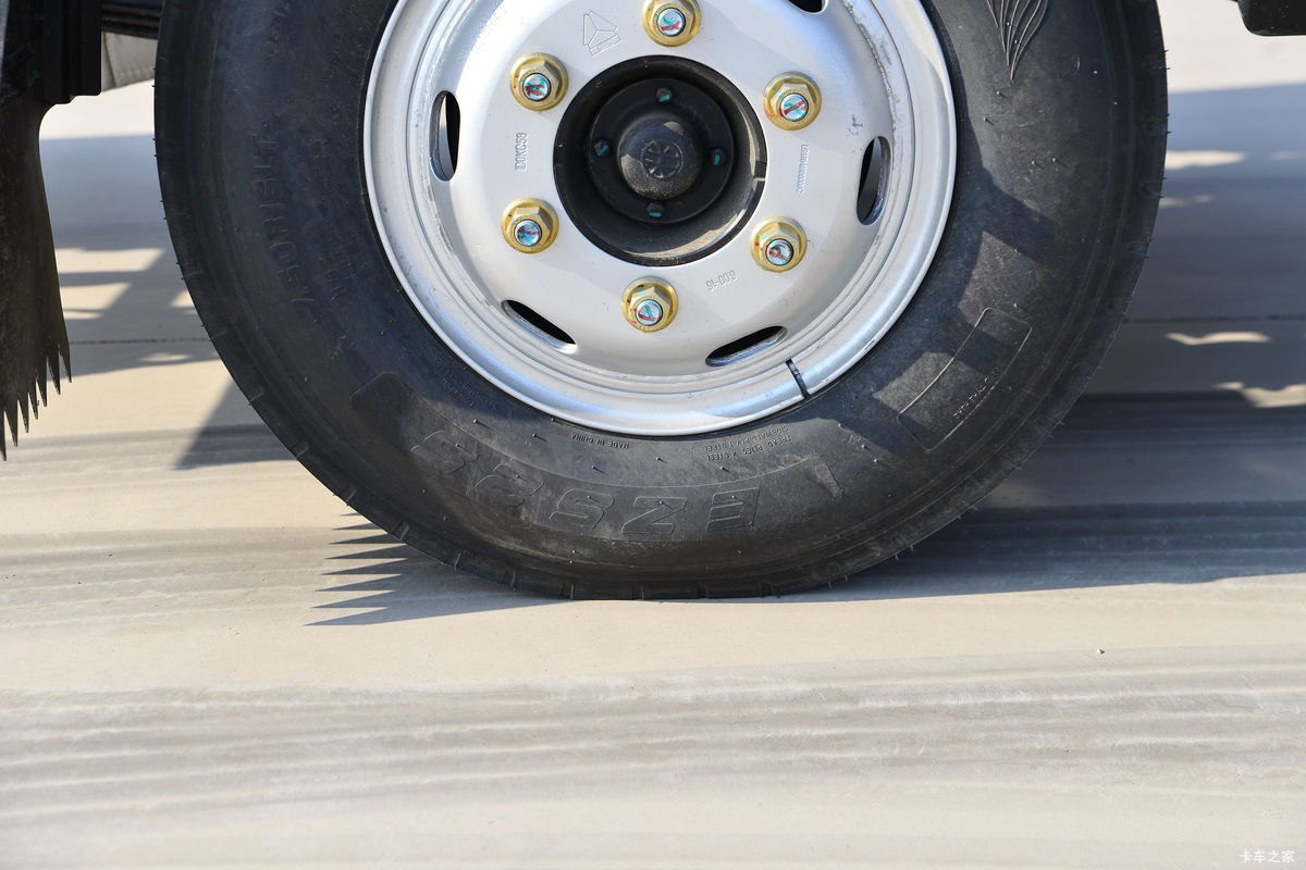 【图】中国重汽HOWO 悍将 170马力 4.15米单排仓栅式轻卡(万里扬8档)(ZZ5097CCYG3315F191)_实拍图片 ...