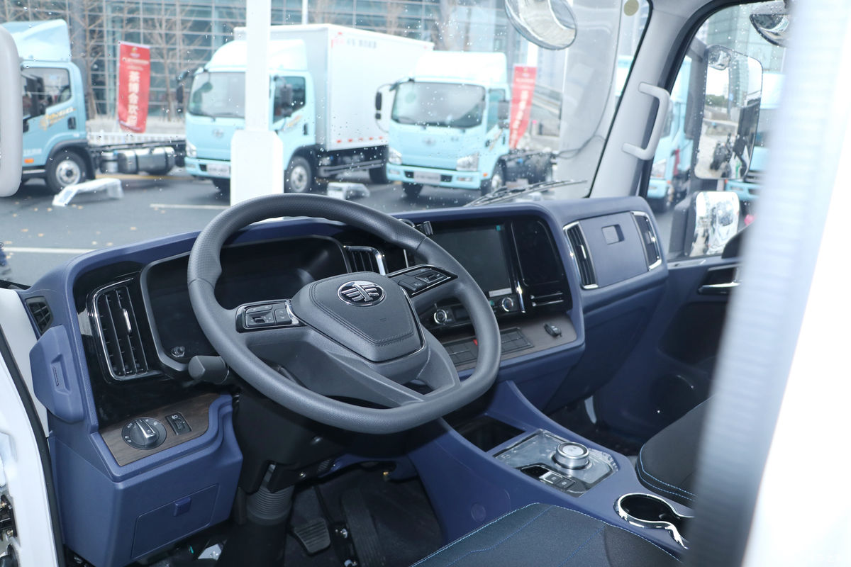 【图】解放 虎6G中体 4.5T 4.2米单排纯电动栏板轻卡100.46kWh_实拍图片_1799718_卡车之家