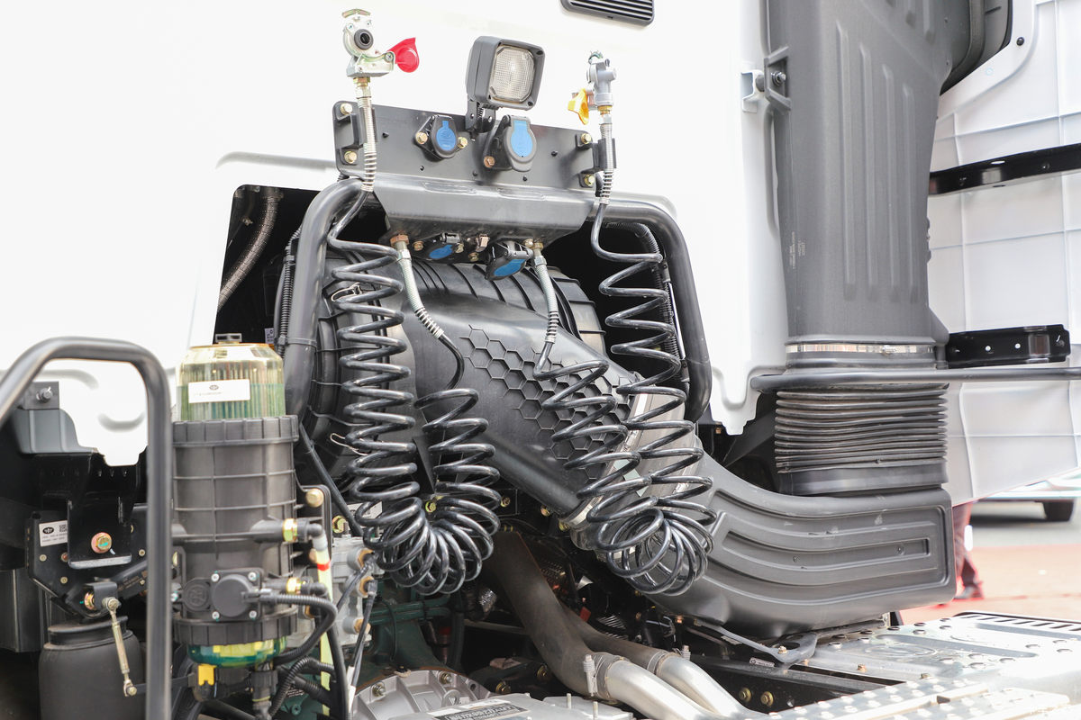 【图】一汽解放 J7重卡 620马力 6X4 AMT自动档牵引车_实拍图片_1800883_卡车之家