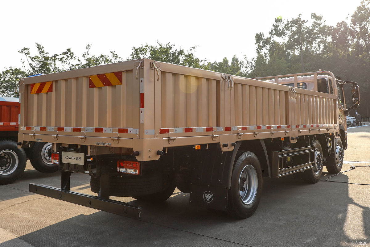【图】福田瑞沃 圣龙ES5 Pro 240马力 6X2 6.8米栏板载货车(BJ1244VNPFB-01)_实拍图片_1805268_卡车之家